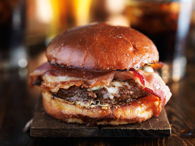 Calories In A Bacon Cheeseburger Livestrong