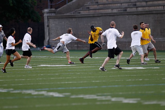 How Should Zone Defense Be Played In 7 on 7 Flag Football Livestrong